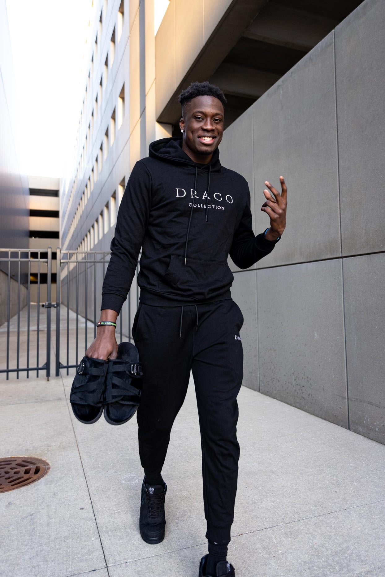 DracoSlides - Comfortable Luxurious Slides For Men & Women - Blackout ...